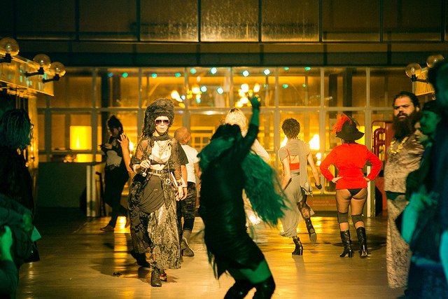 'Cabaret Macchina' leva seu bom-humor, inteligência e ironia para as ...