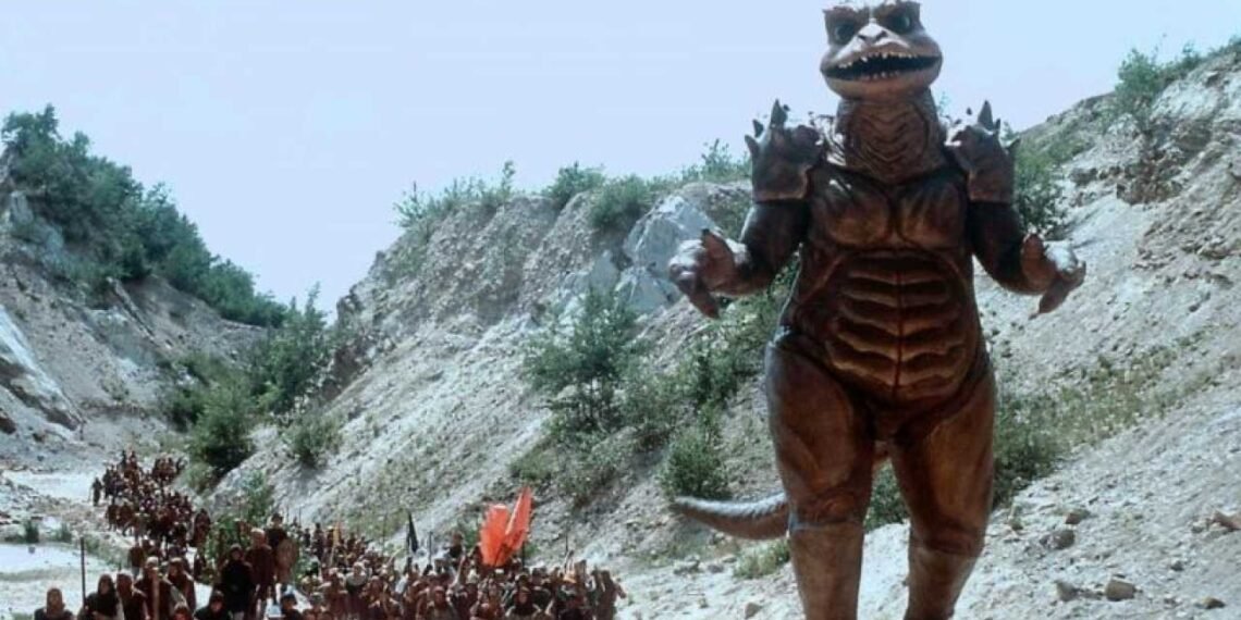 'Galgameth' subverte enredo original e se torna uma fita kaiju para ...